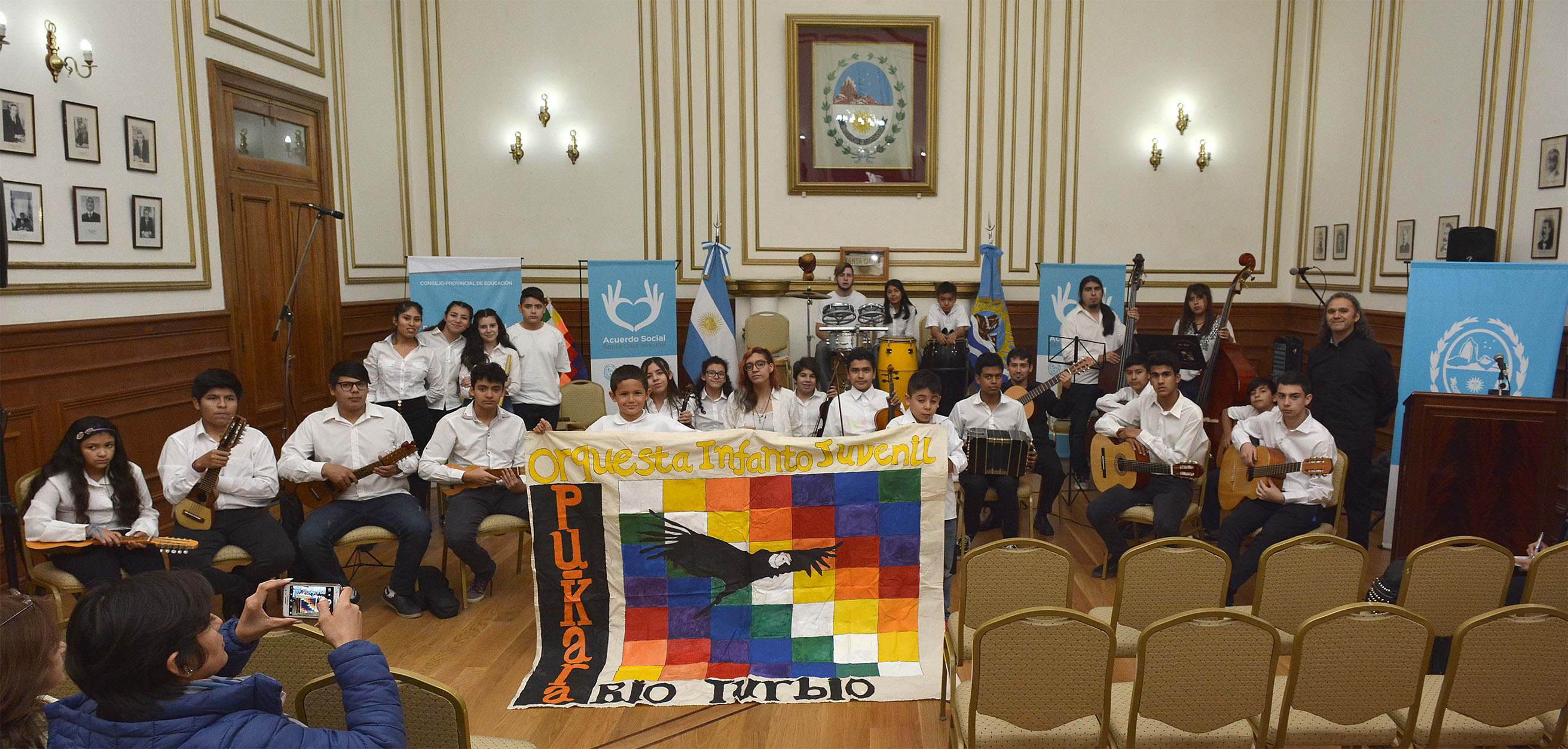 La Orquesta Pu-kara de Río Turbio brilló en la Casa de Gobierno - Local ...